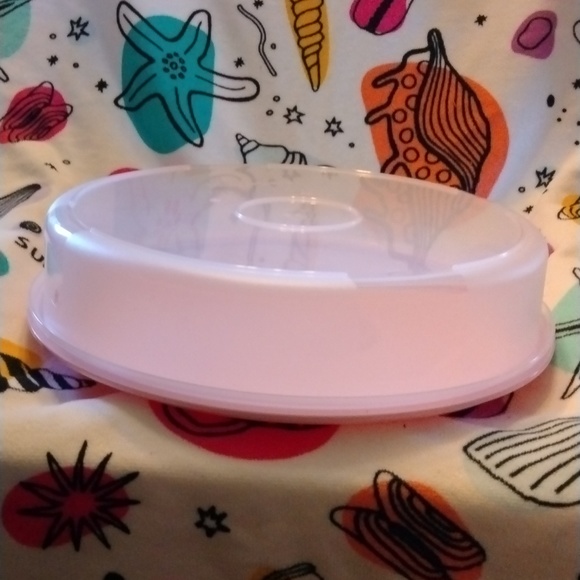 Tupperware | Kitchen | Tupperware 2 Round Pie Food Storage Container ...